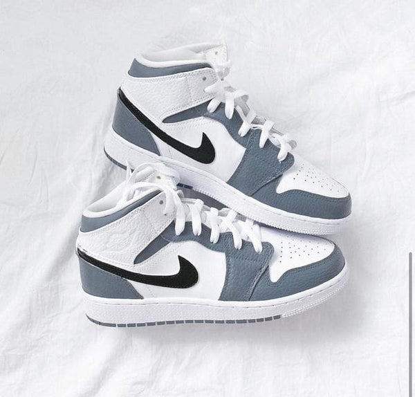 Benutzerdefinierte Air Jordan 1 Weiß Swoosh Graue Turnschuhe – insdrip