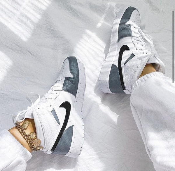 Benutzerdefinierte Air Jordan 1 Weiß Swoosh Graue Turnschuhe – insdrip